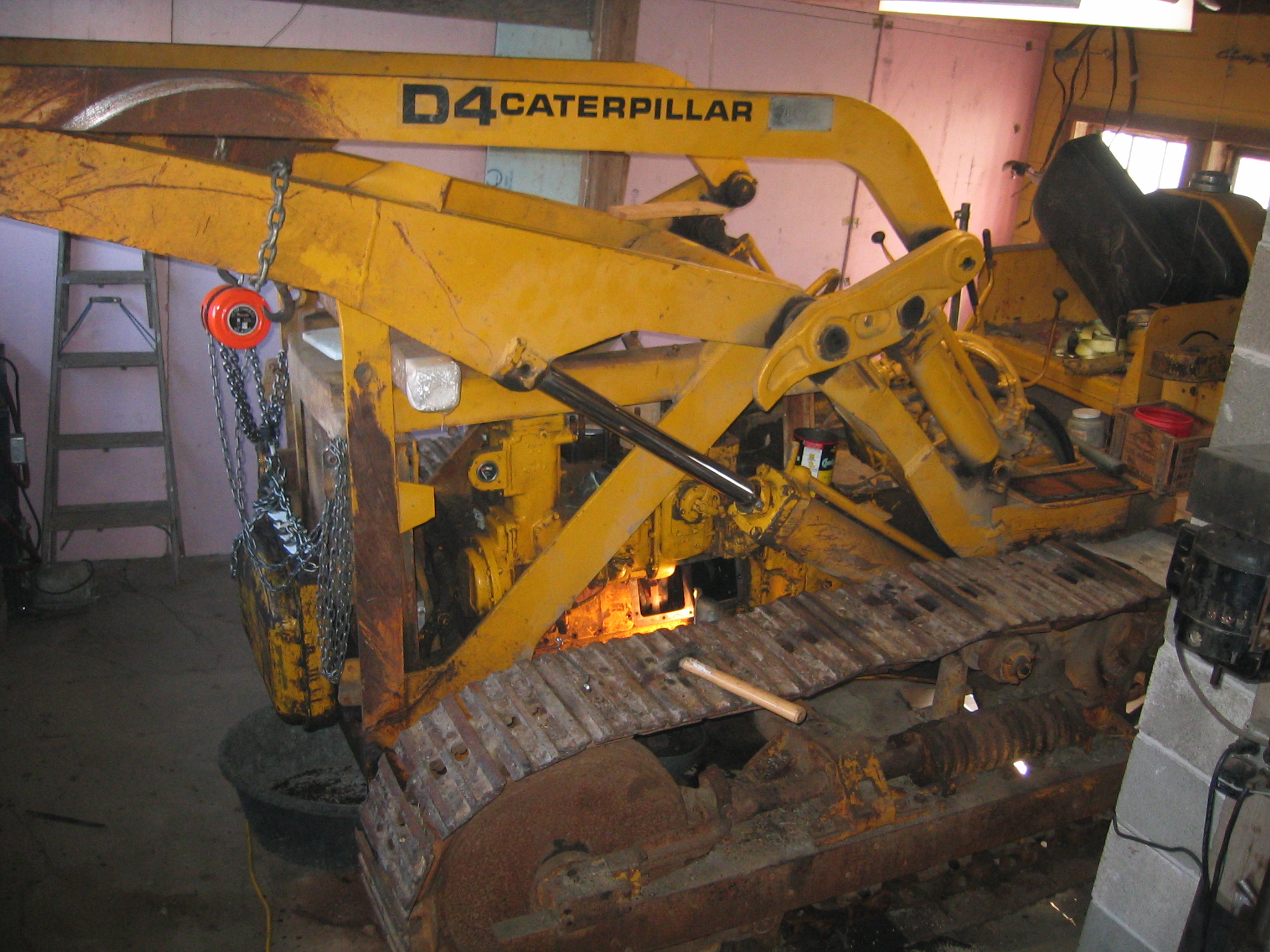 Caterpillar D4